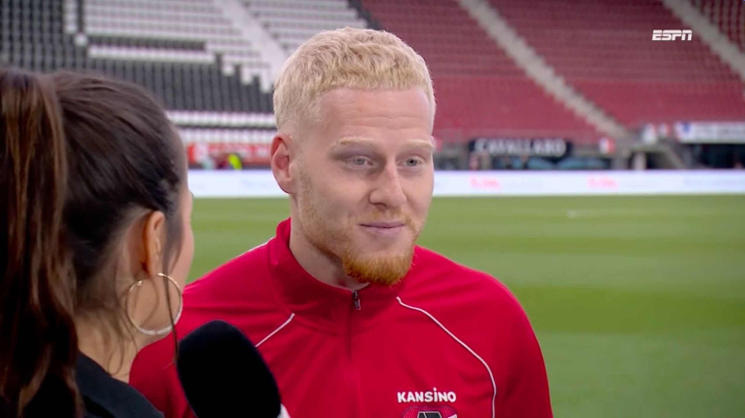 Mexx Meerdink wil dolgraag in gesprek met Feyenoord-trainer Robin van Persie | Voetbalzone